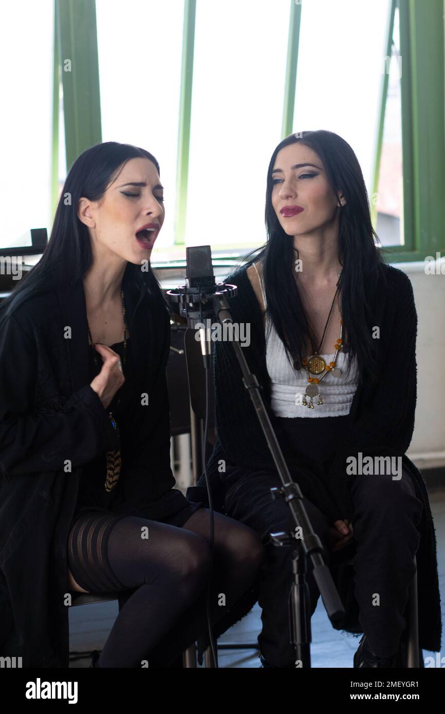 The Veronicas - Lisa Origliasso and ‎Jessica Origliasso‎ film a session ...