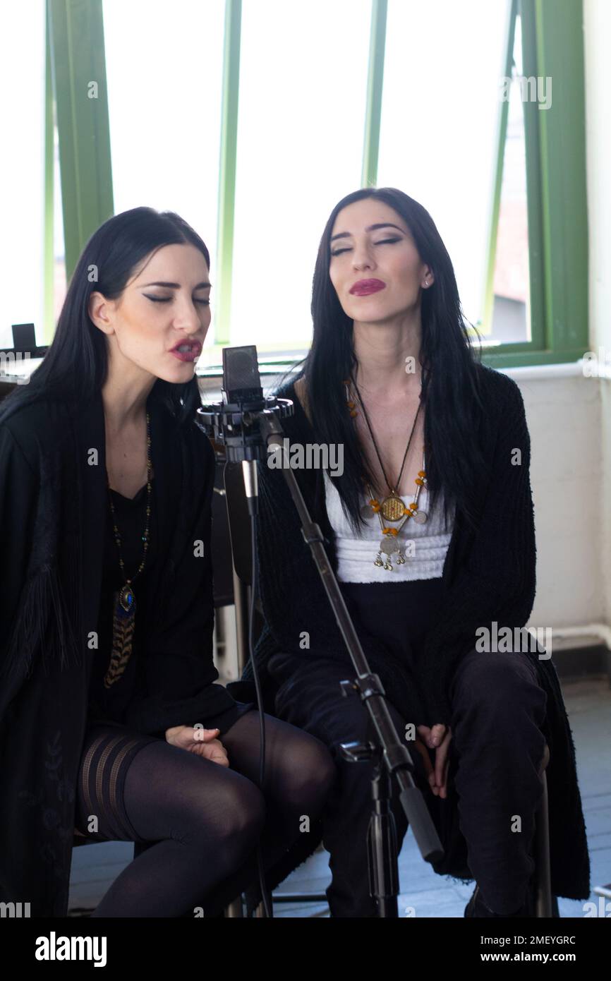 The Veronicas - Lisa Origliasso and ‎Jessica Origliasso‎ film a session ...