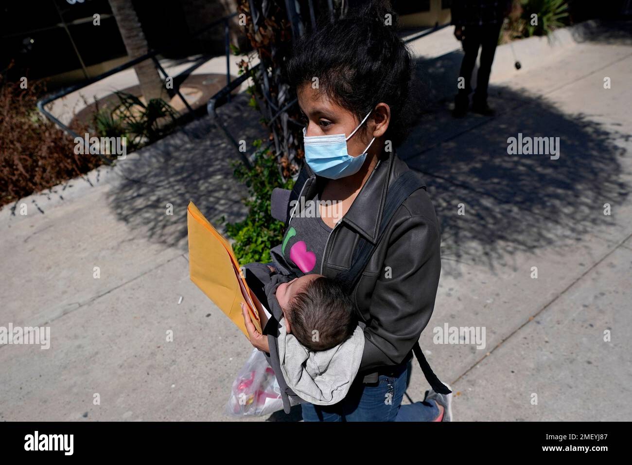 A 20-year-old migrant woman from El Salvador carries her 6-month-old ...