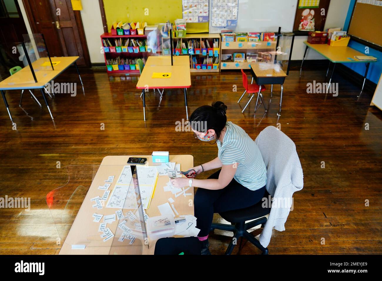 Teacher Laura Bonanni prepares her kindergarten classroom for planned ...