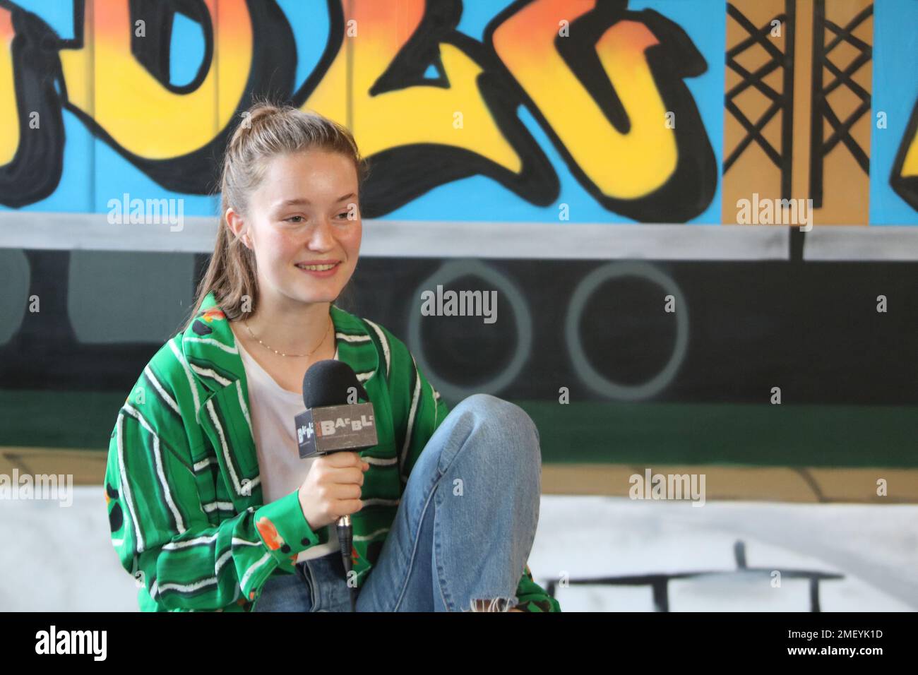 Norwegian singer songwriter Sigrid films a session in Brooklyn Stock ...
