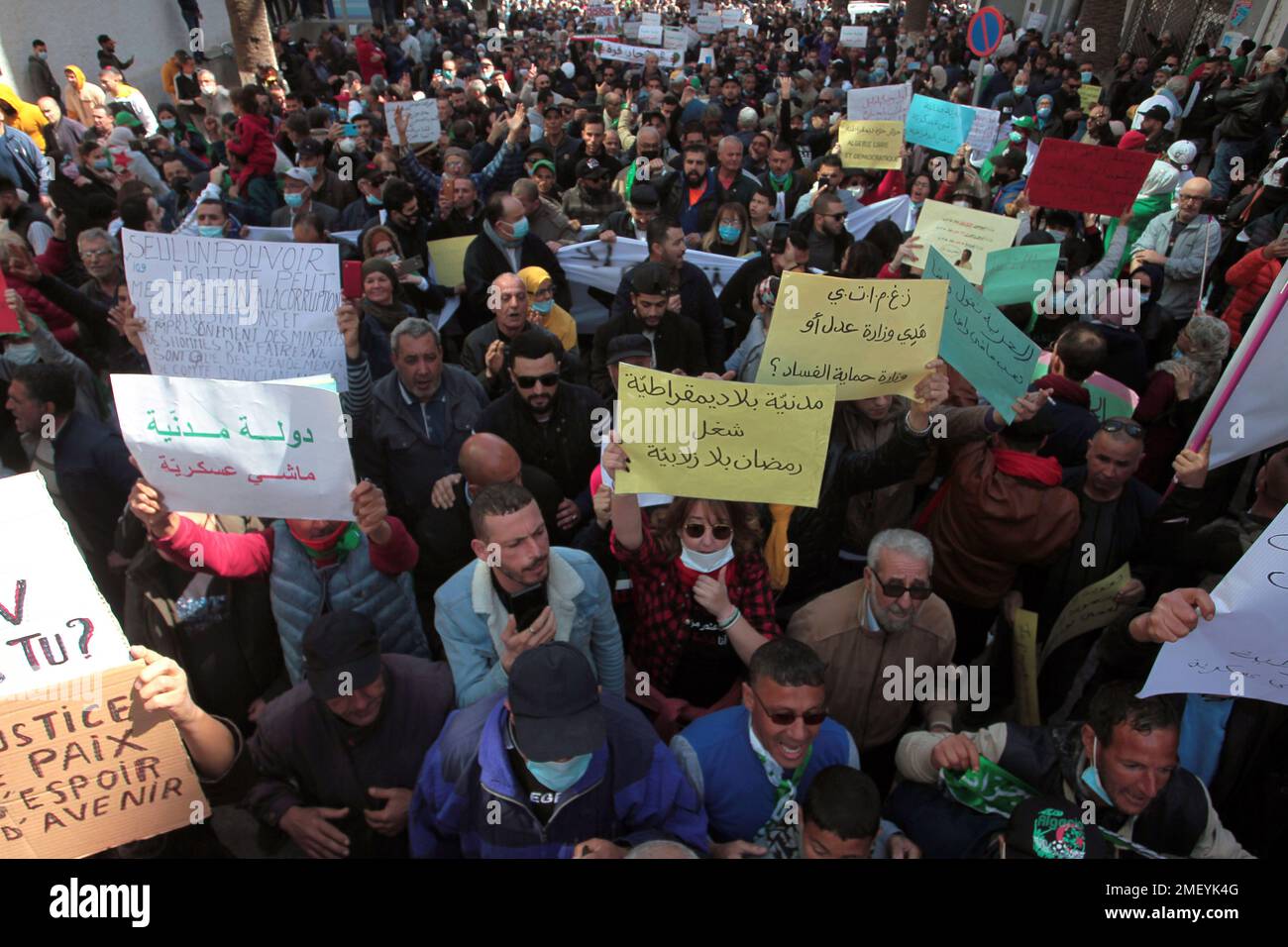 Algerians protesters march during their weekly pro-democracy ...