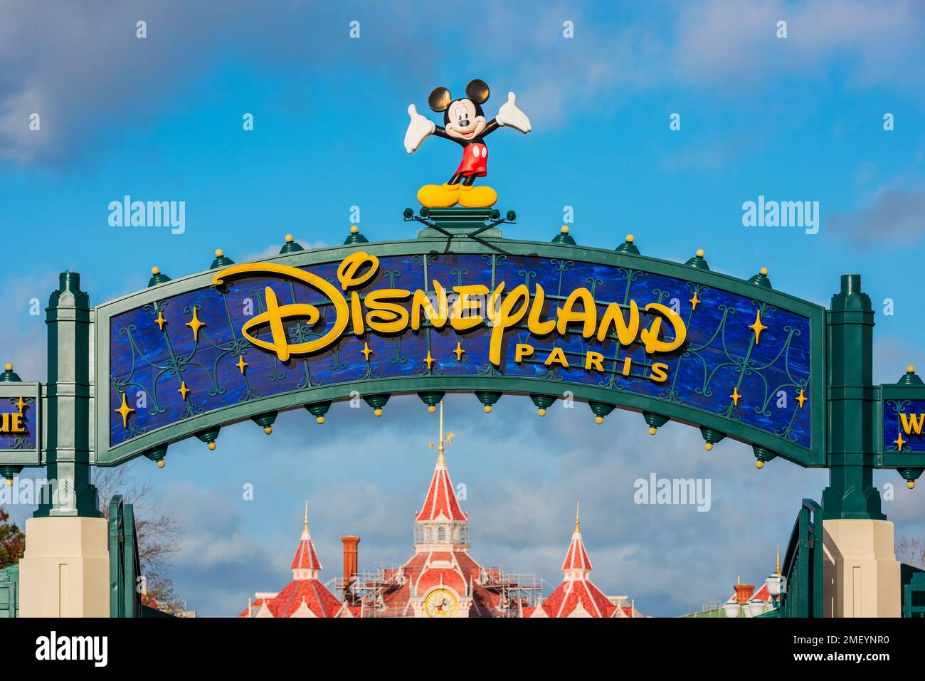Disneyland resort hi-res stock photography and images - Alamy