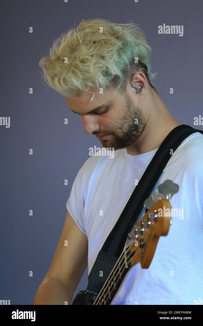 Sofi Tukker - Sophie Hawley Weld and Tucker Halpern fims a session in ...