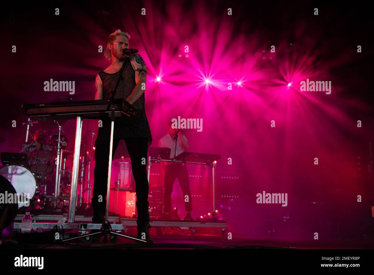 Walk the Moon in concert at the Coral Sky Ampitheatre Stock Photo - Alamy