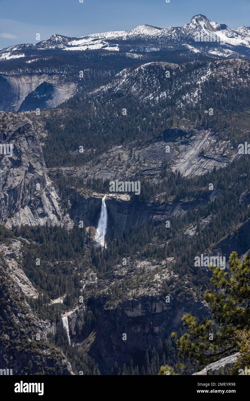 Mountain landscape from Glacier Point of the Merced River Valley in ...