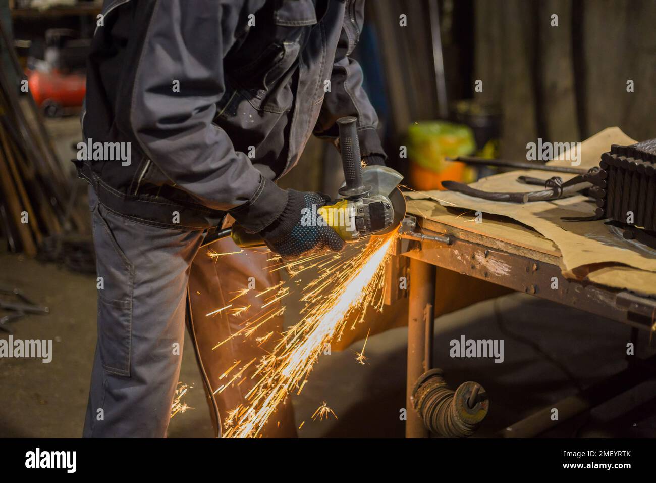 Hand closeup man welding metal hi-res stock photography and images - Alamy