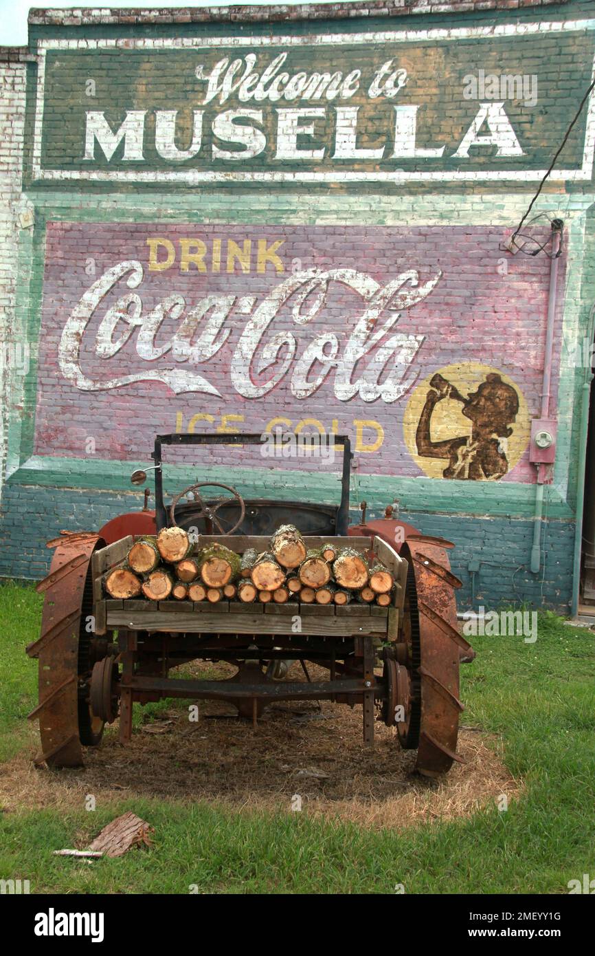 Mural on the facade of the old fashioned General Store in Musella, GA ...