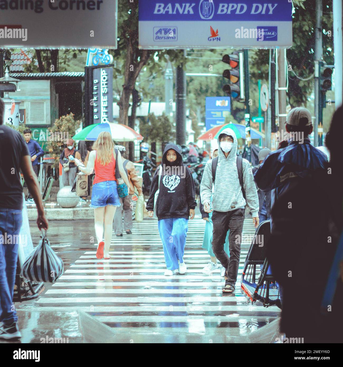 Walkingontheline hi-res stock photography and images - Alamy