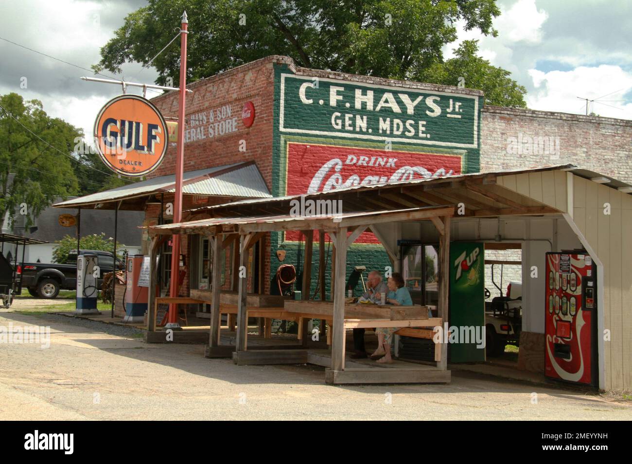 Old fashioned general store sign hi-res stock photography and images ...