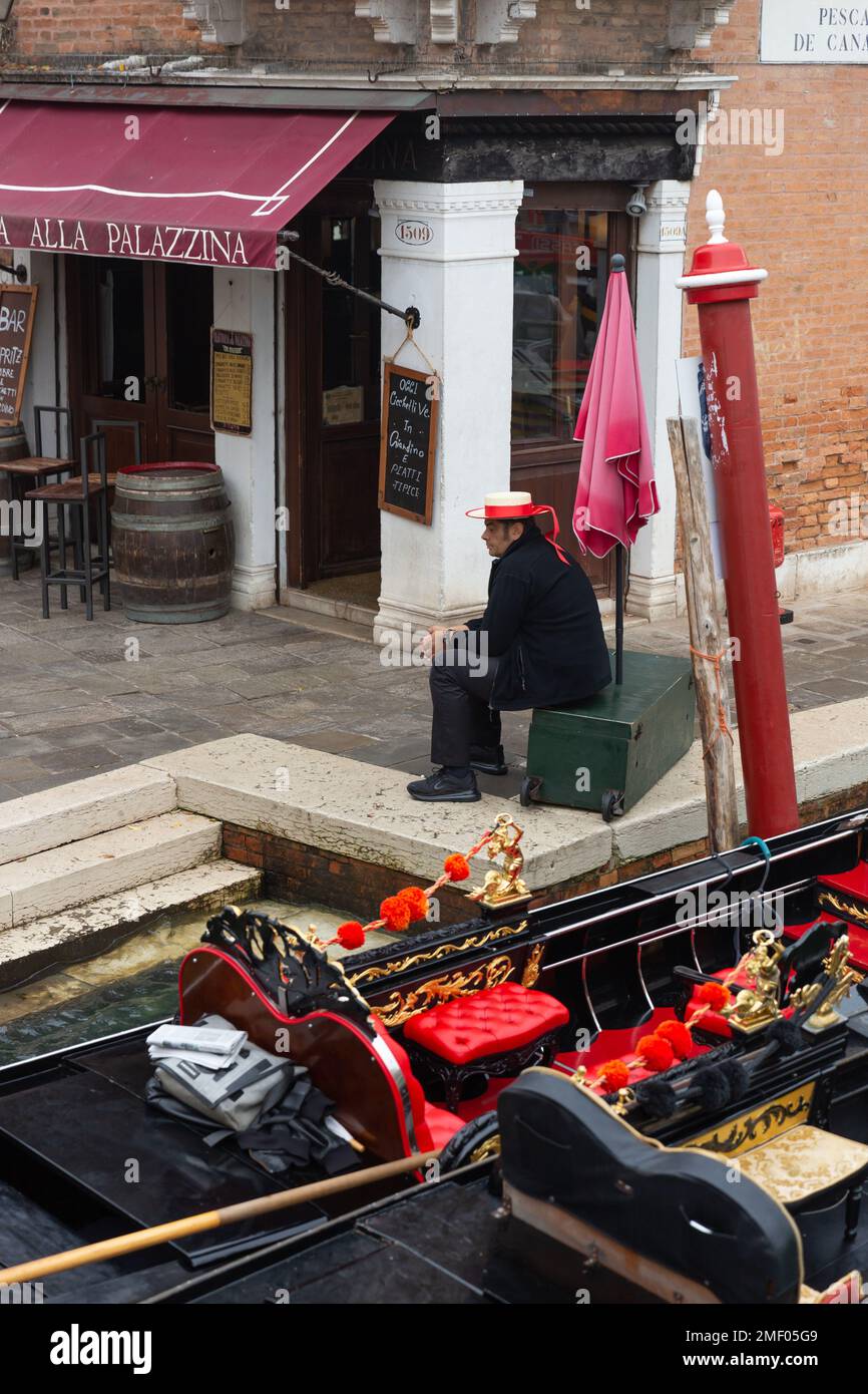 Occupation gondolier hi-res stock photography and images - Alamy