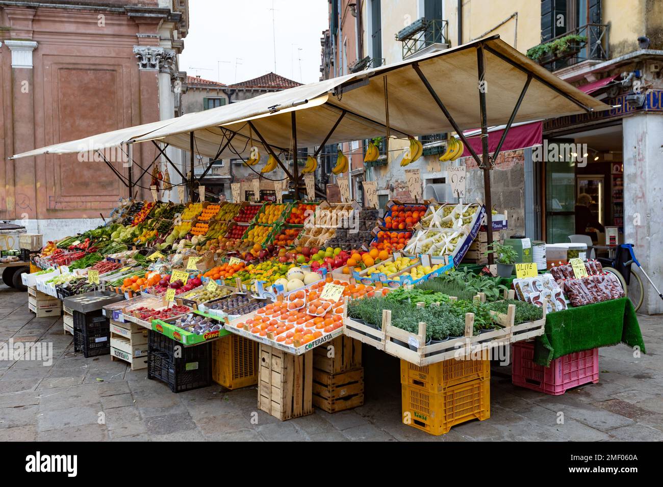 Produce fruits vegetables hi-res stock photography and images - Alamy