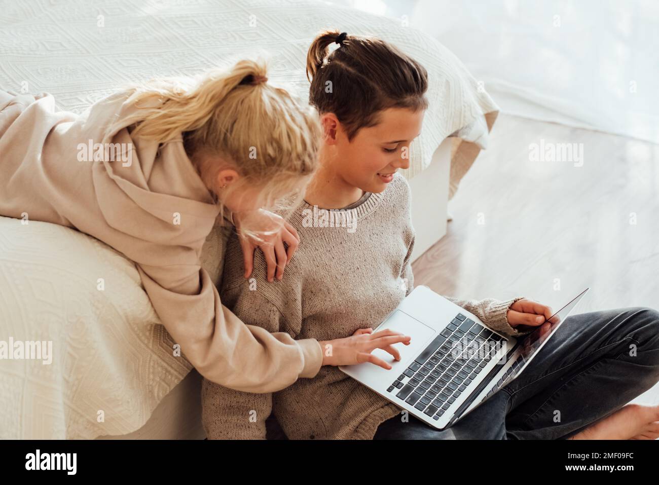 Teen girl boy teenagers hi-res stock photography and images - Alamy
