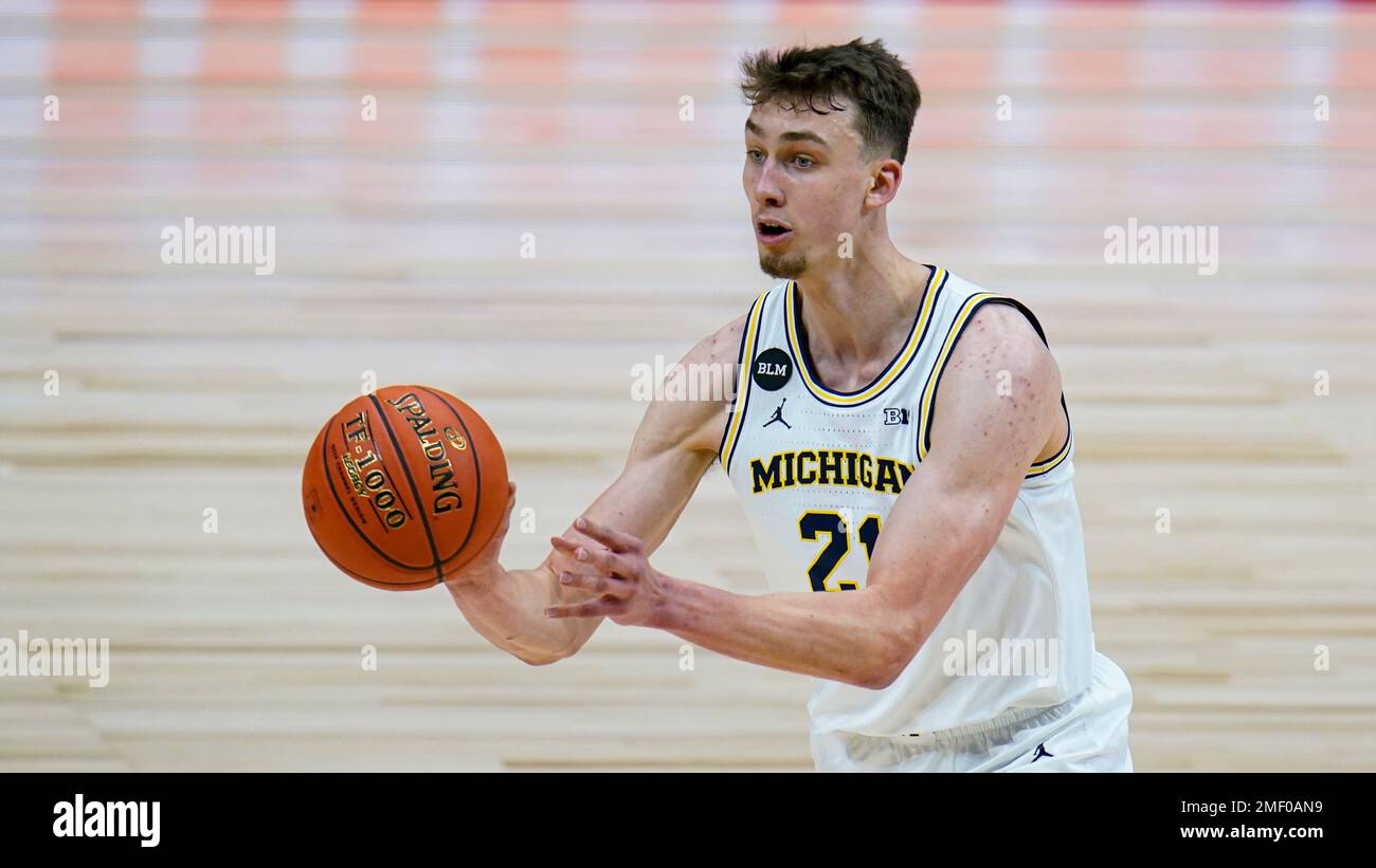 Michigan guard Franz Wagner (21) plays against Maryland in the second ...