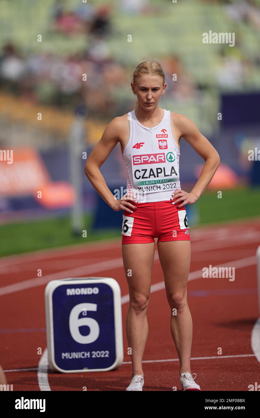 Adrianna CZAPLA participating in the 800 meters of the European ...