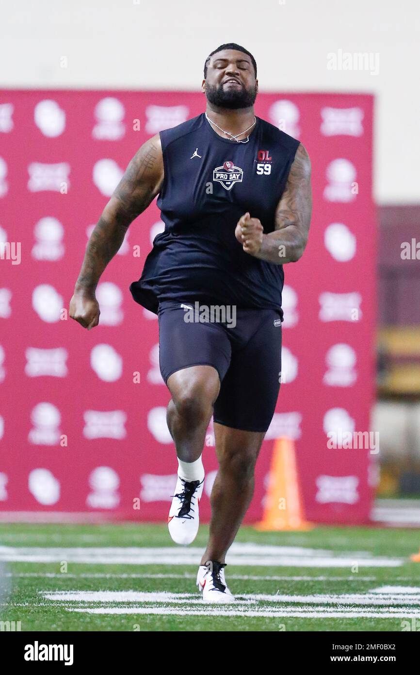 Oklahoma offensive lineman Adrian Ealy participates in the school's Pro ...