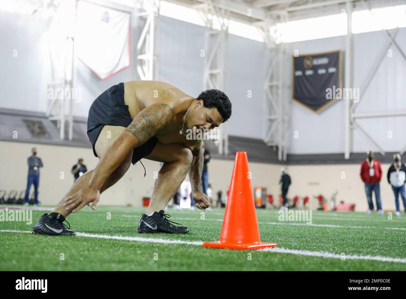 Oklahoma defensive lineman Dillon Faamatau participates in the school's ...