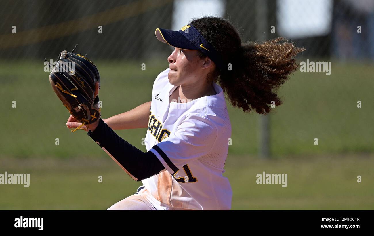 Michigan infielder Natalia Rodriguez (21) waits for a throw from the ...