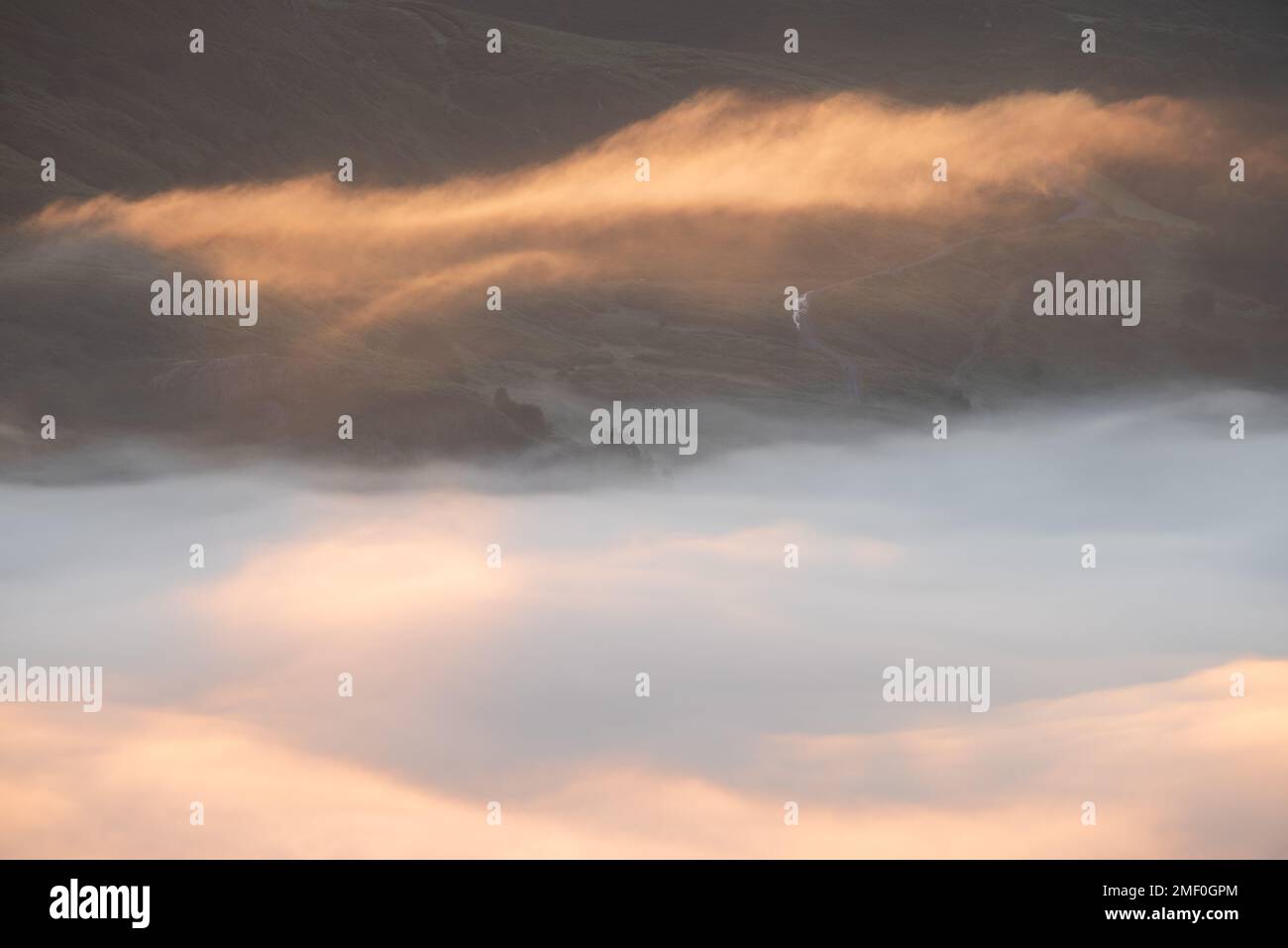 Layers of morning fog and mist covering the valley floor in Great ...