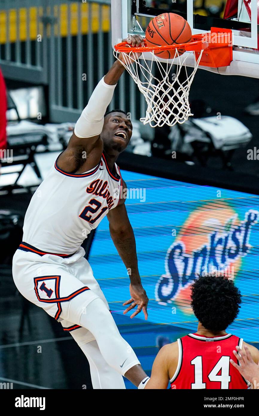 Illinois center Kofi Cockburn (21) goes up for a dunk against Ohio ...