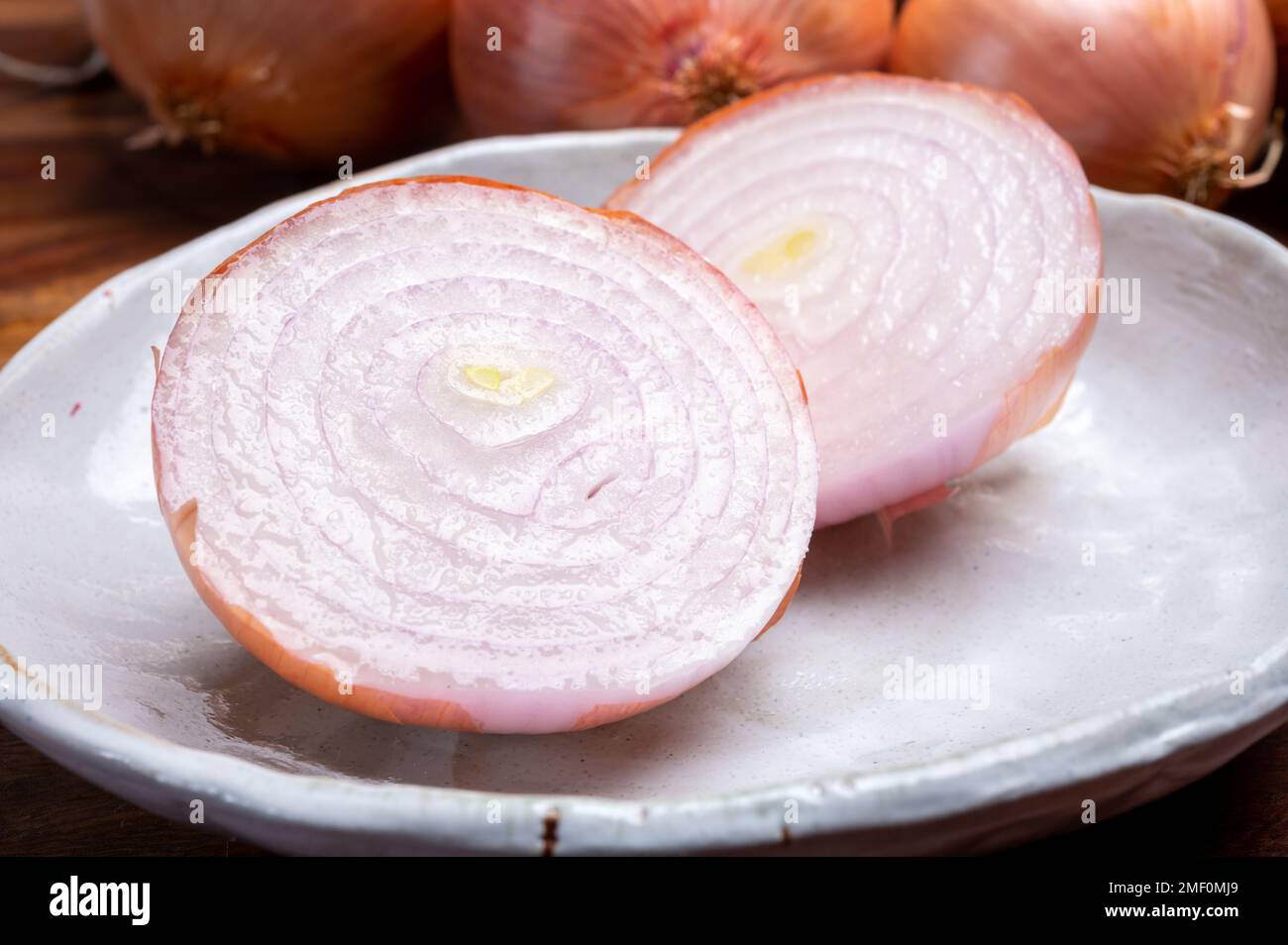 Bunch of french AOP pink onions from Roscoff village in Brittany ...