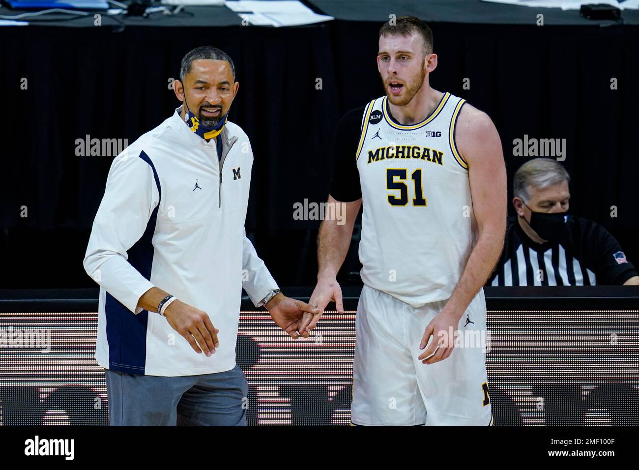 Michigan head coach Juwan Howard talks with Austin Davis as they played ...