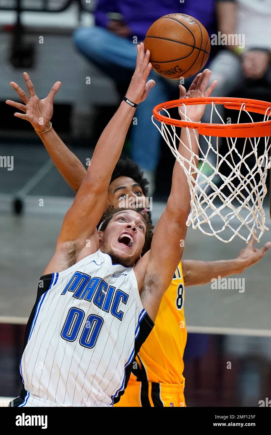 Orlando Magic forward Aaron Gordon (00) goes up for a shot against ...