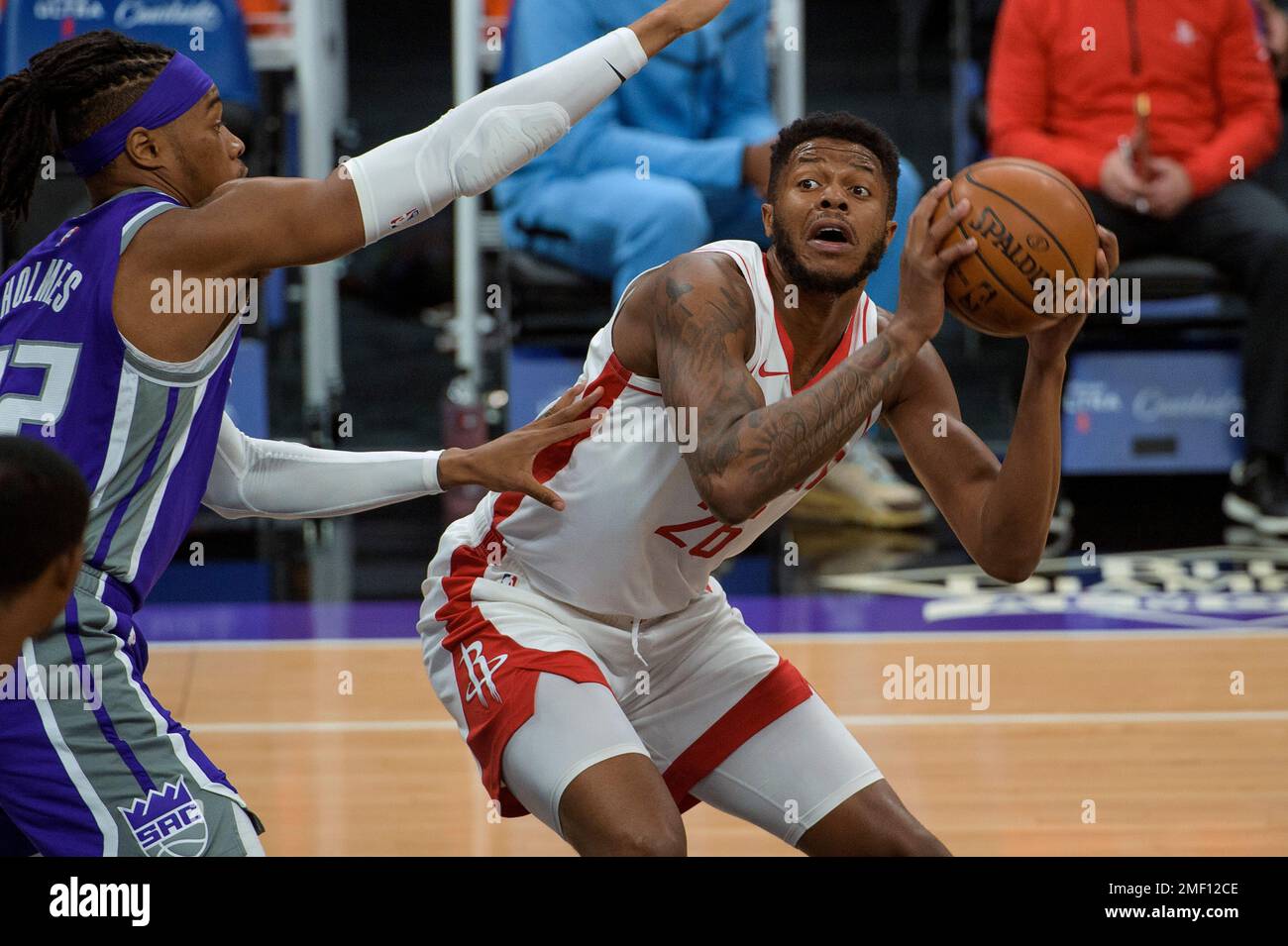 Sacramento Kings center Richaun Holmes (22) defends Houston Rockets ...
