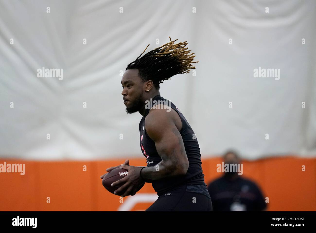Texas defensive end Ta'Quon Graham goes through drills during the ...