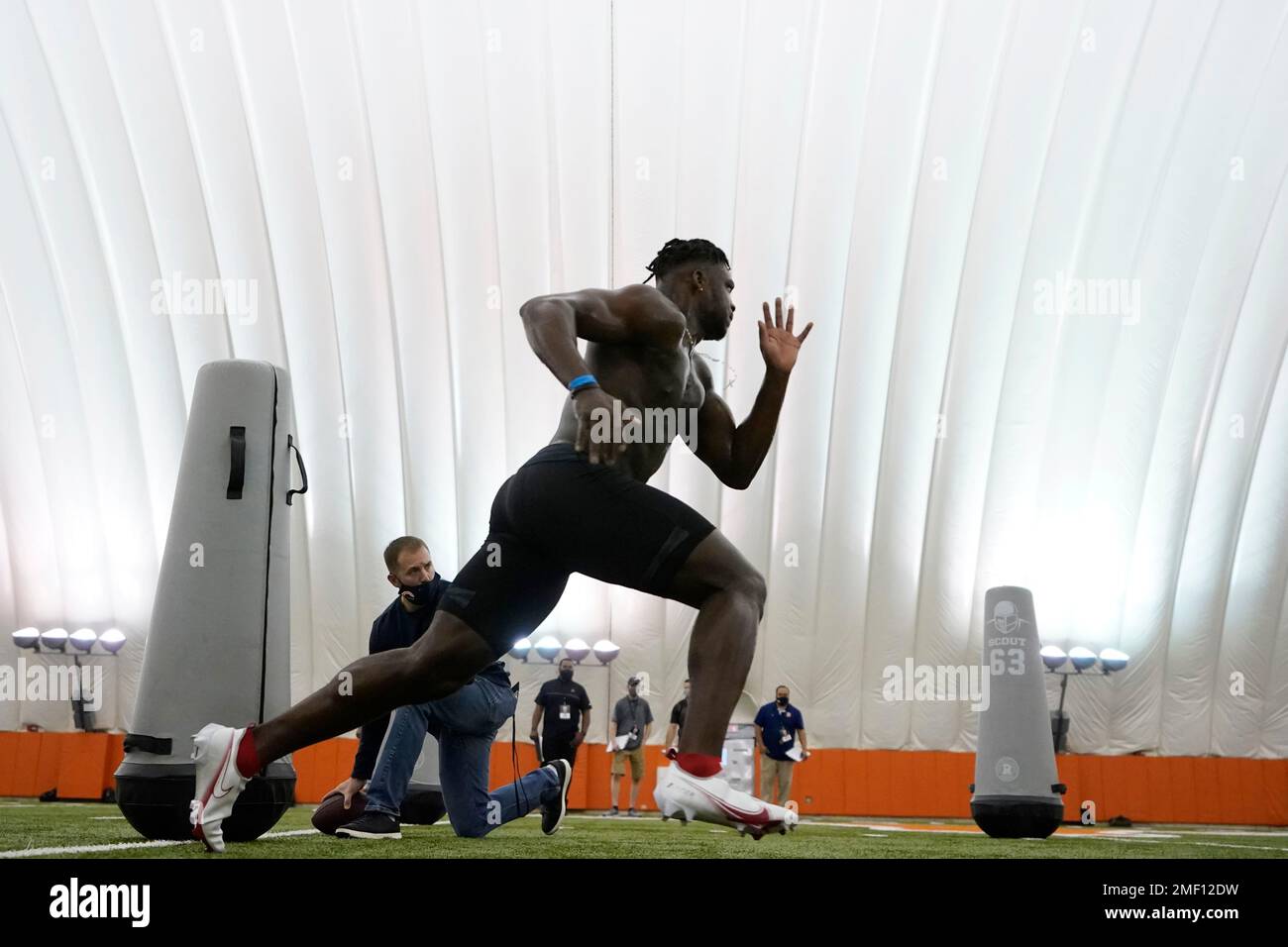 Texas linebacker Joseph Ossai goes through drills during the school's ...