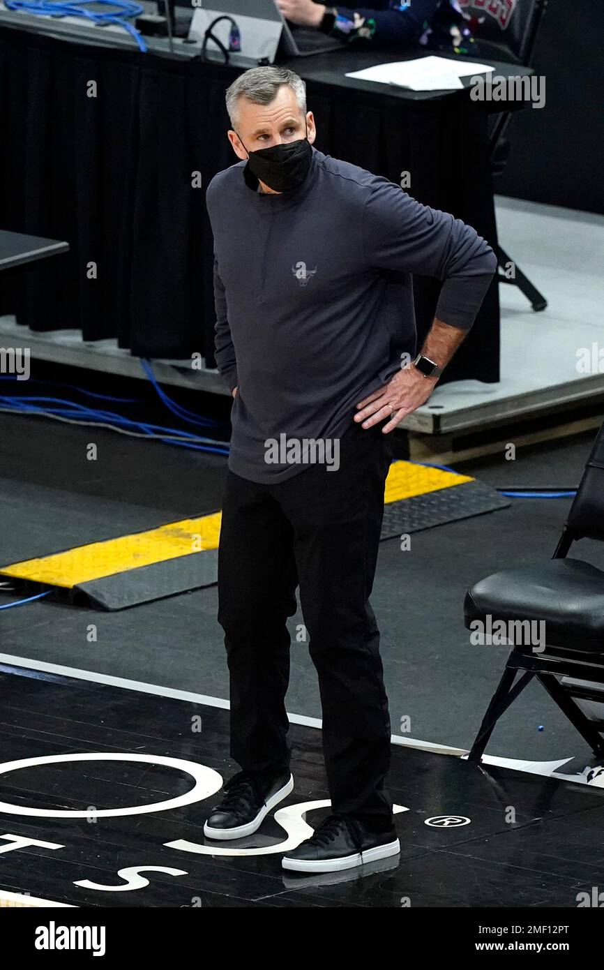 Chicago Bulls coach Billy Donovan checks the scoreboard during the ...