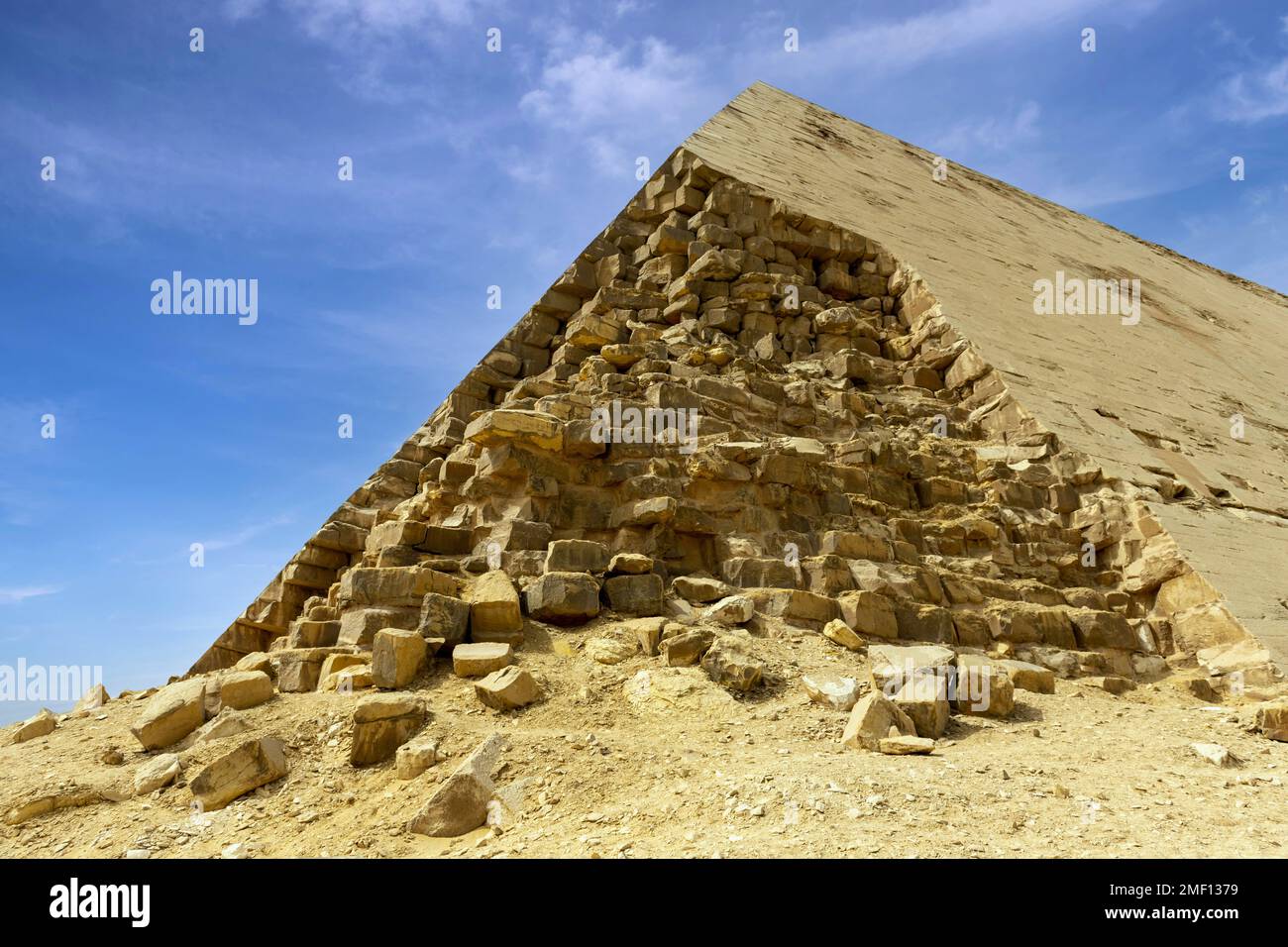 Plain stone pyramid hi-res stock photography and images - Alamy