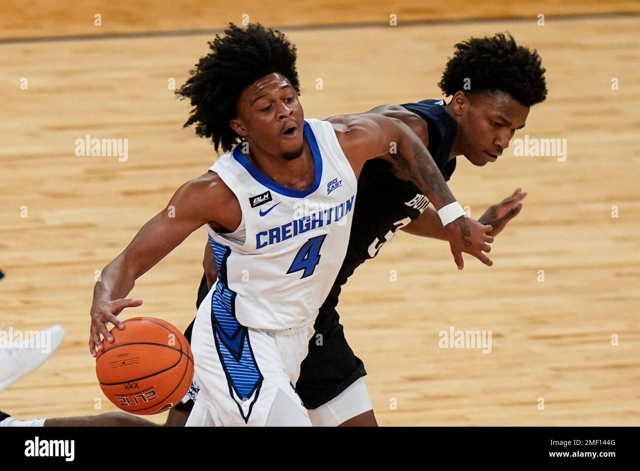 Creighton's Shereef Mitchell (4) drives past Butler's Chuck Harris (3 ...