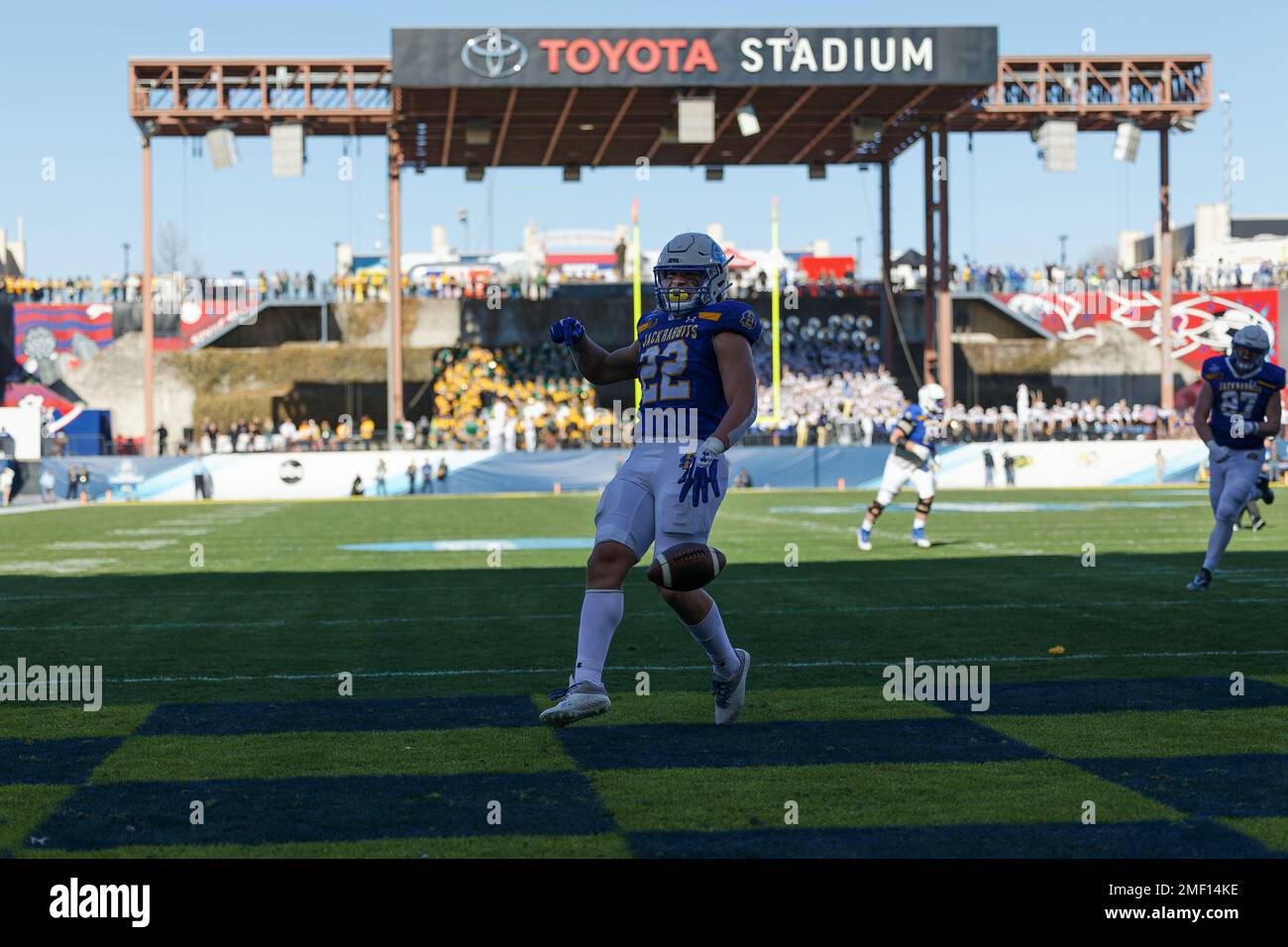 South Dakota State Jackrabbits running back Isaiah Davis (22) breaks ...