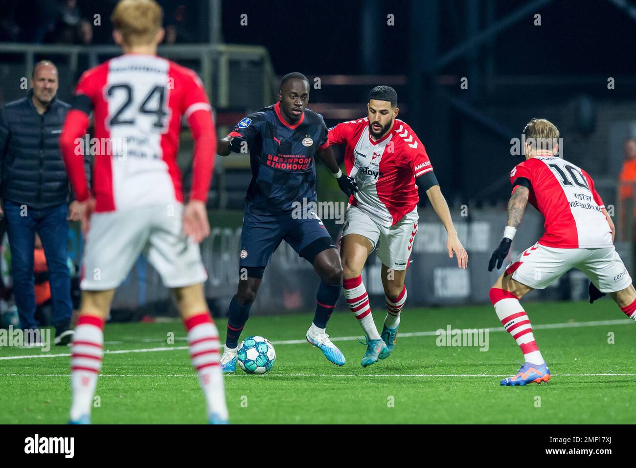 EMMEN - (lr) Jordan Teze of PSV Eindhoven, Ahmed El Messaoudi of FC ...