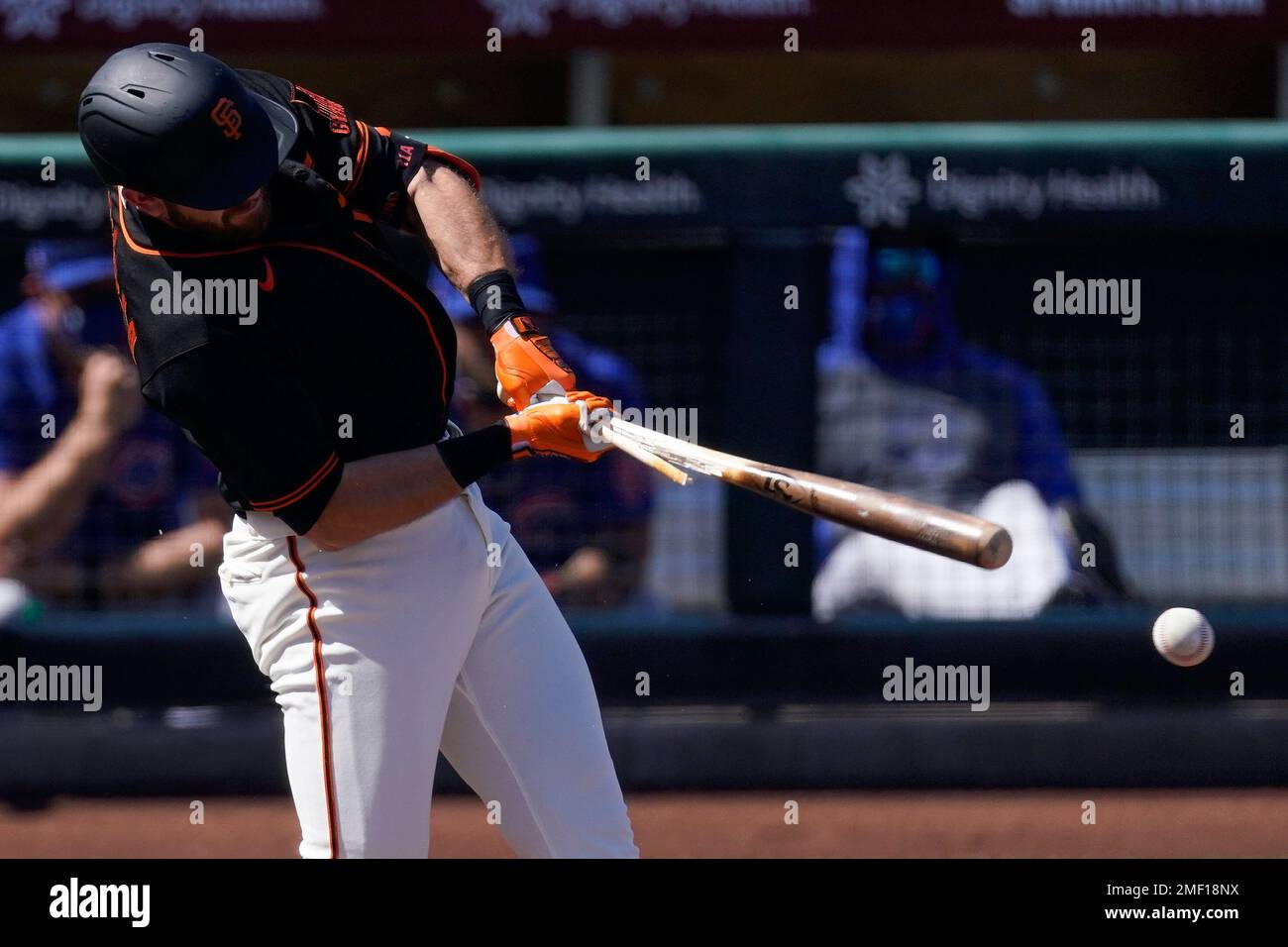 San Francisco Giants' Evan Longoria (10) breaks a bat while grounding ...
