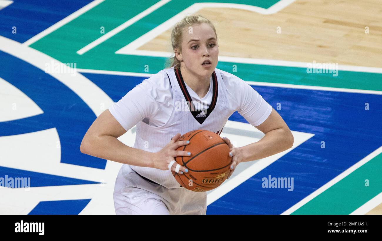 Louisville's Hailey Van Lith (10) passes the ball during the semifinals ...