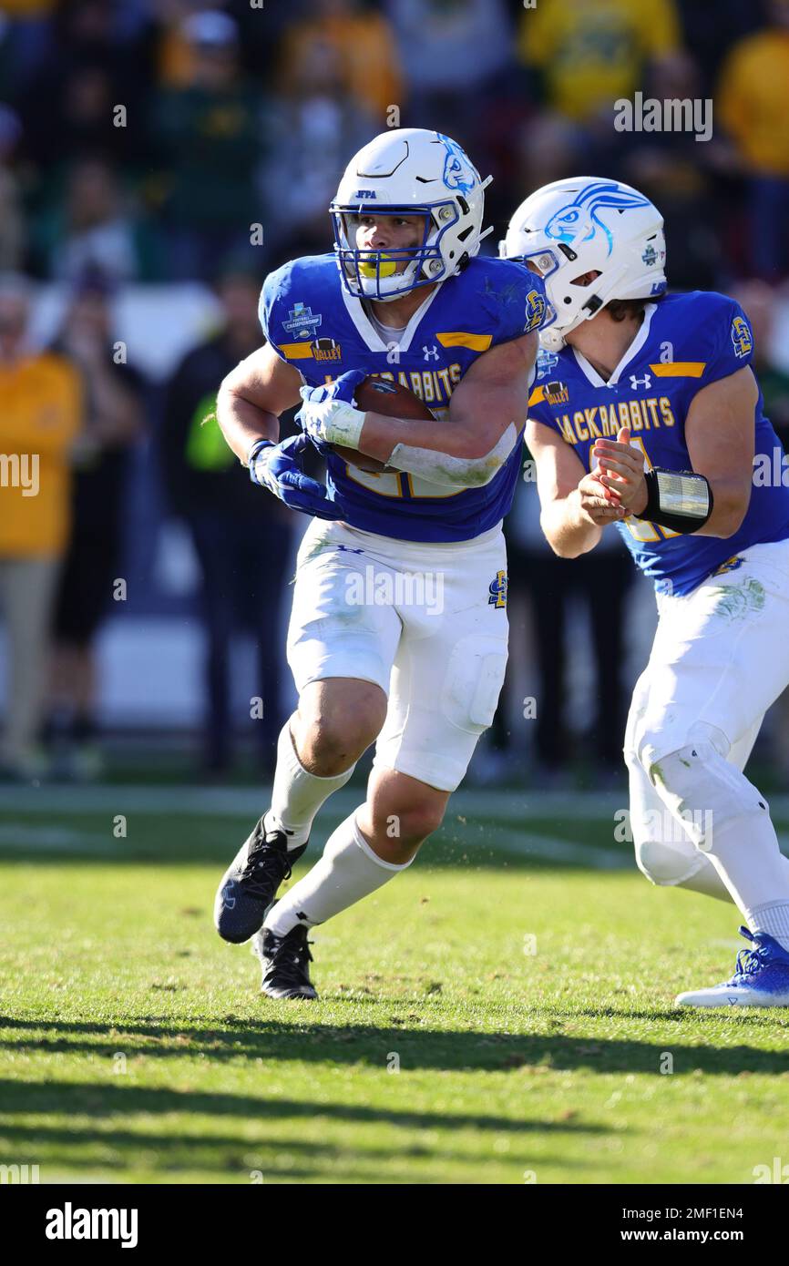 South Dakota State Jackrabbits running back Isaiah Davis (22) takes a ...