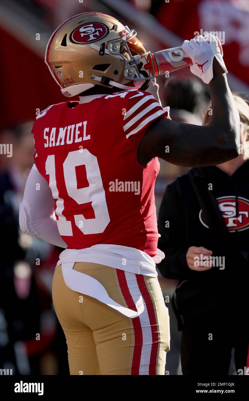 San Francisco 49ers wide receiver Deebo Samuel (19) drinks Gatorade ...