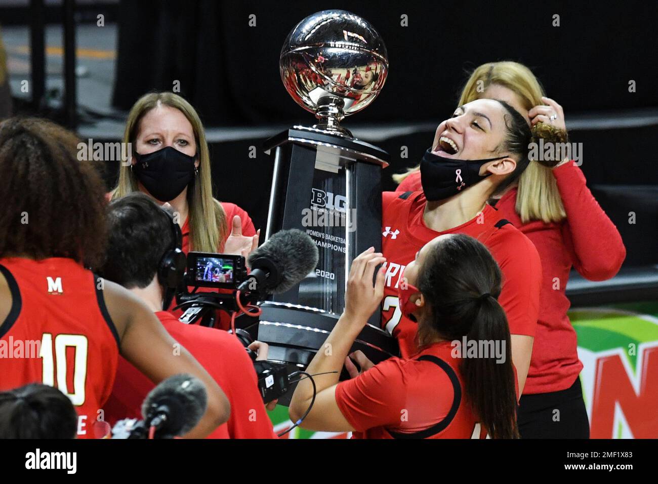 Maryland forward Mimi Collins (2) holds the the Big 10 regular season ...