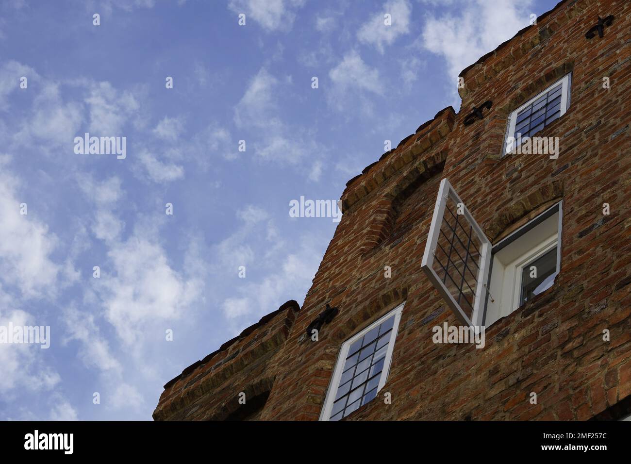 Stepped apartment building hi-res stock photography and images - Alamy