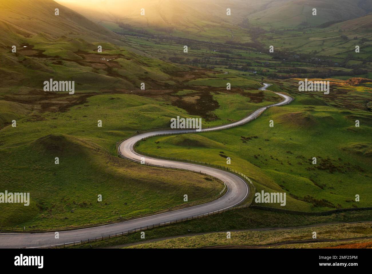 View rolling hills meandering hi-res stock photography and images - Alamy