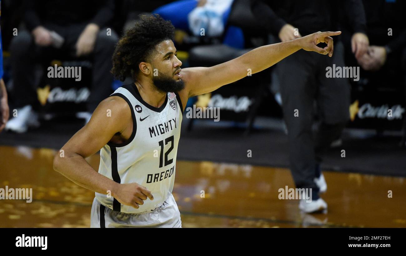 Oregon guard LJ Figueroa (12) runs up the floor during the first half ...