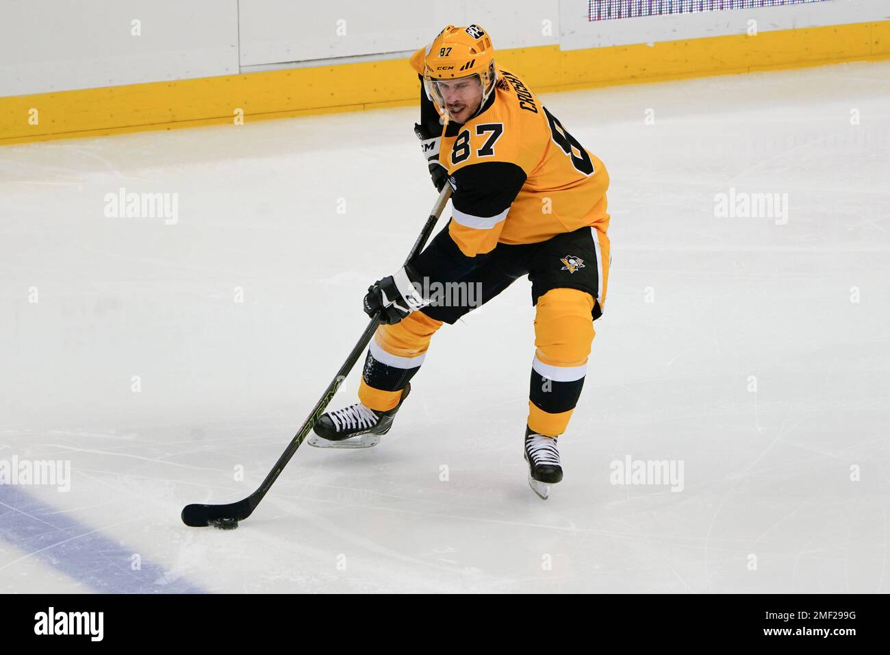 Pittsburgh Penguins' Sidney Crosby (87) plays against the Philadelphia ...