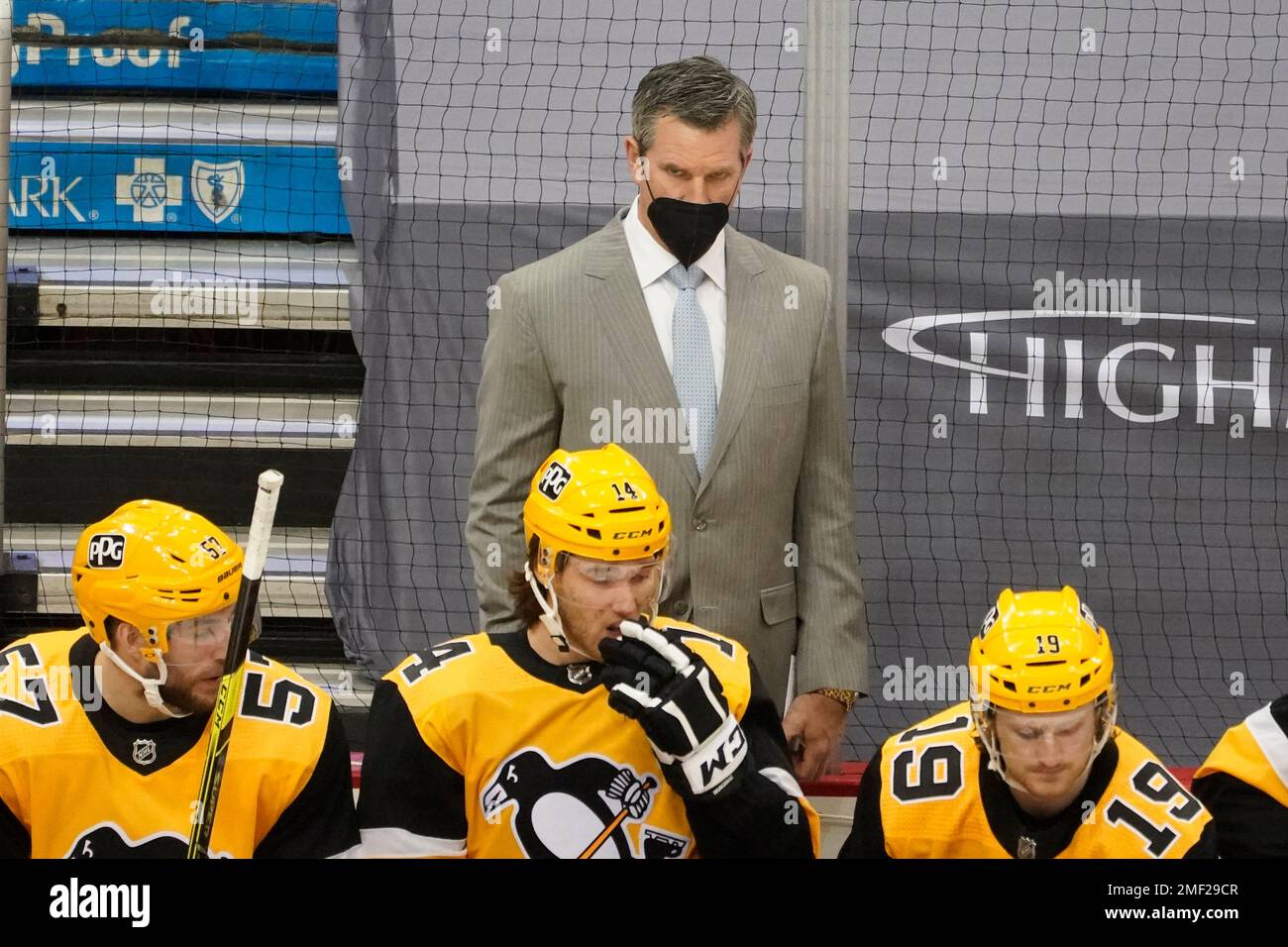 Pittsburgh Penguins head coach Mike Sullivan as his team plays against ...