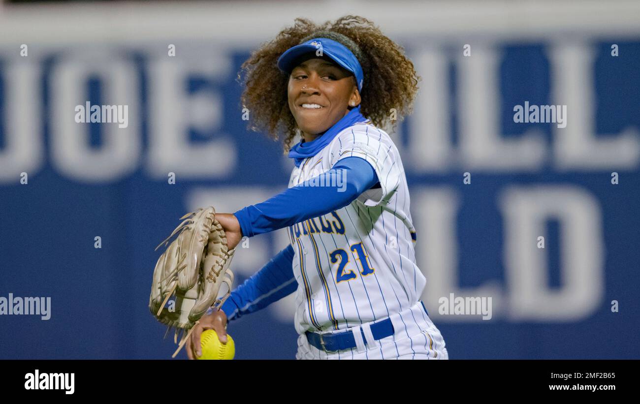McNeese State Jil Poullard (21) throws during an NCAA softball game ...