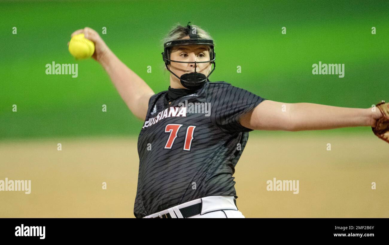 Louisiana Lafayette pitcher Casey Dixon (71) throws during an NCAA ...