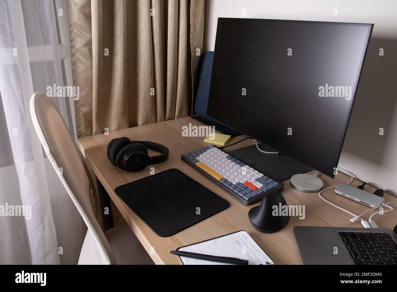 Laptop stand hi-res stock photography and images - Alamy
