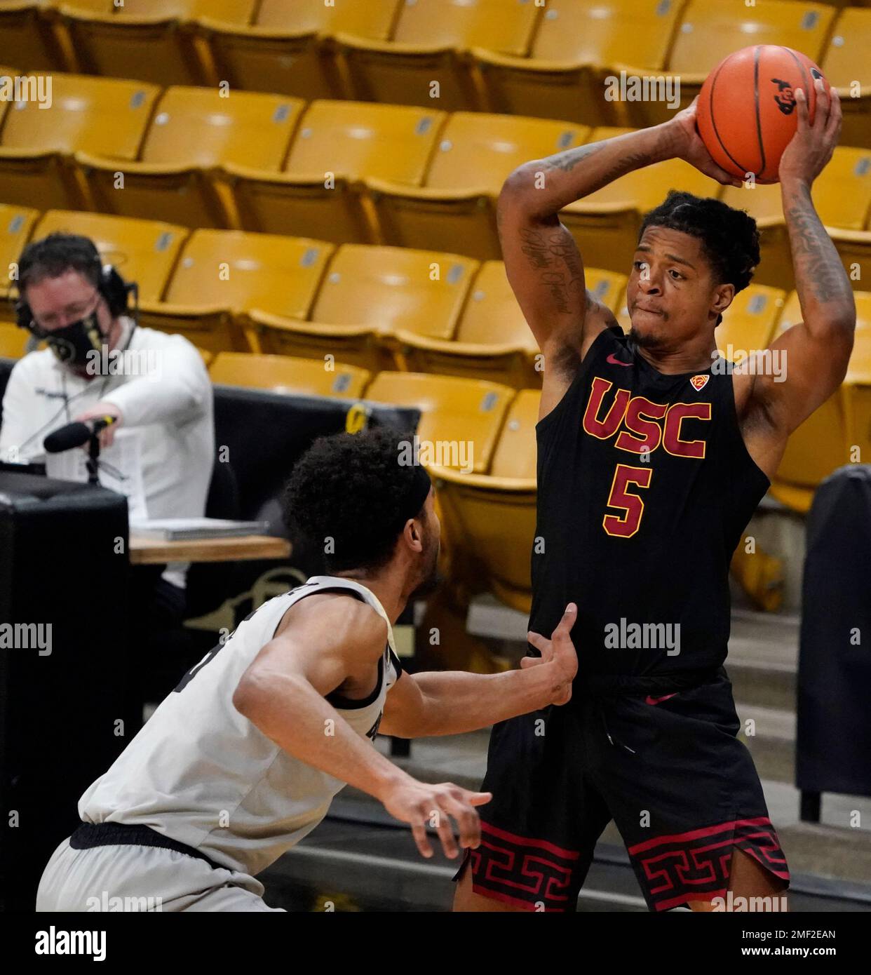 USC guard Isaiah White (5) and Colorado guard D'Shawn Schwartz (5) in ...