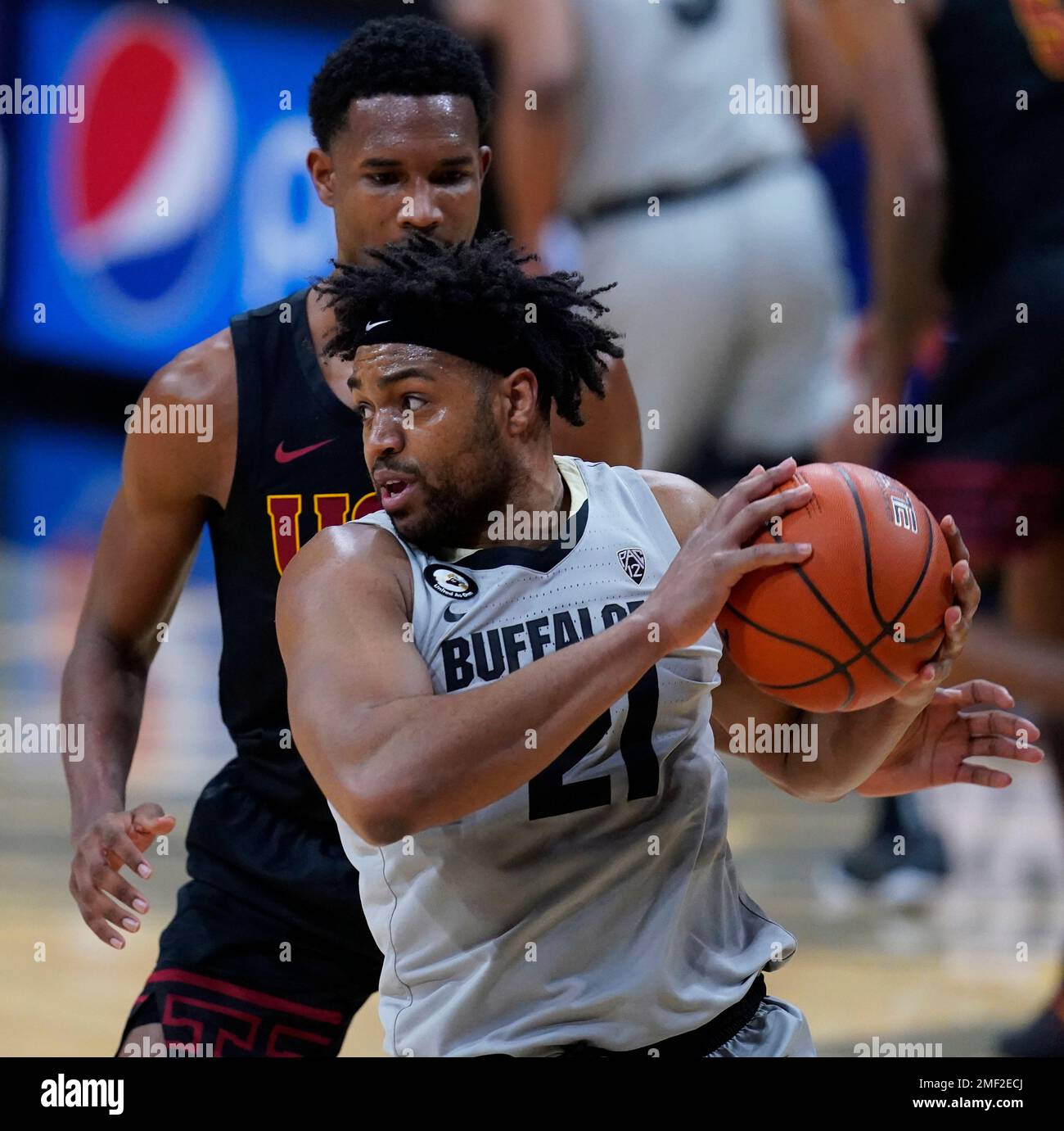 Colorado forward Evan Battey (21) and USC forward Evan Mobley (4) in ...